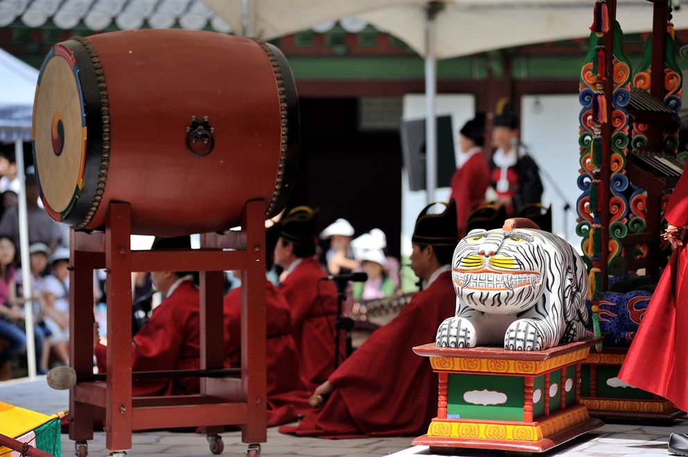 Points and Curves - Traditional Korean Music - Korea100